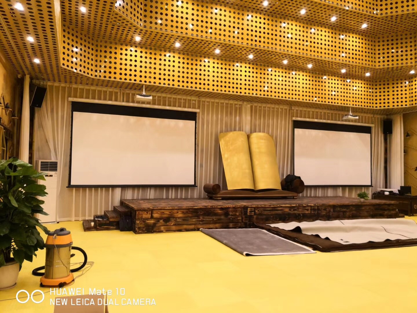 Automatic 10 meter stage motorized screen - Buy large motorized screen ...